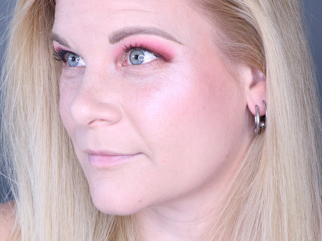 Sleek Solstice Highlighter Palette (Review & Swatches) - Makeup Your Mind